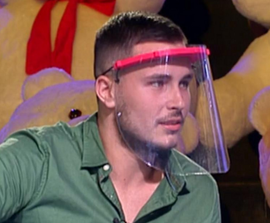 IZBAČEN IZ ZADRUGE, A KAD JE DOŠAO KUĆI – VRATA ZATVORENA: Porodica ga ... IZBAČEN IZ ZADRUGE, A KAD JE DOŠAO KUĆI – VRATA ZATVORENA: Porodica ga ...